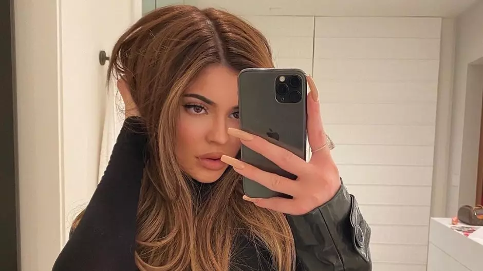 Kylie Jenner genêzen fan ferwidering fan wiistosken