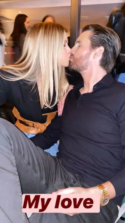 Scott Disick ថើបមិត្តស្រី Sofia Richie នៅក្នុងរូបថត Instagram