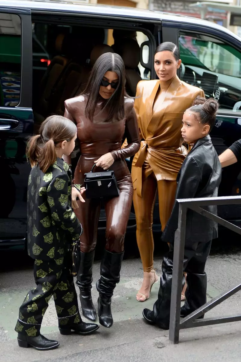 Kim in Kourtney Kardashian v cerkvi s Kanyejem Westom, North Westom in Penelope Disick