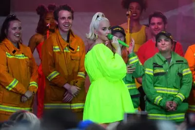 Katy Perry Baby Bump neon zelena haljina u Australiji