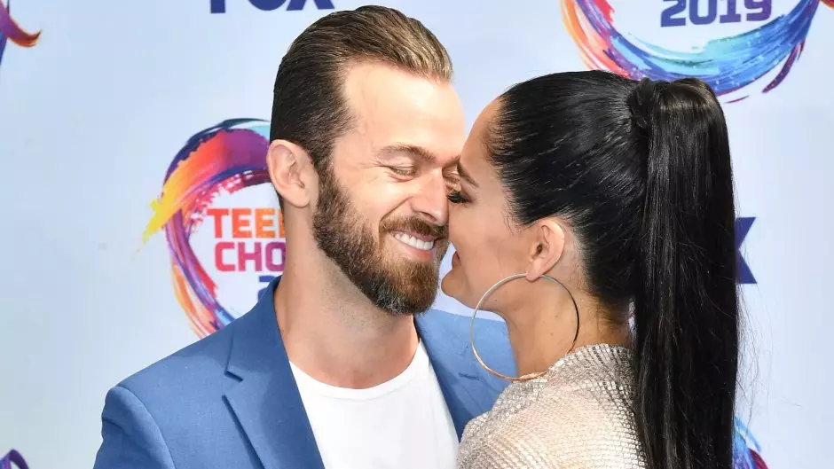 Artem Chigvintsev и Nikki Bella Teen Choice Awards, Пристигане, Лос Анджелис, САЩ - 11 август 2019 г.