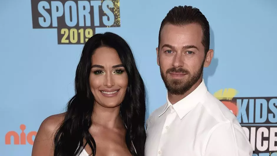 U-Nikki Bella no-Artem Chigvintsev Usuku Lomshado: Lapho Bazoshada nini