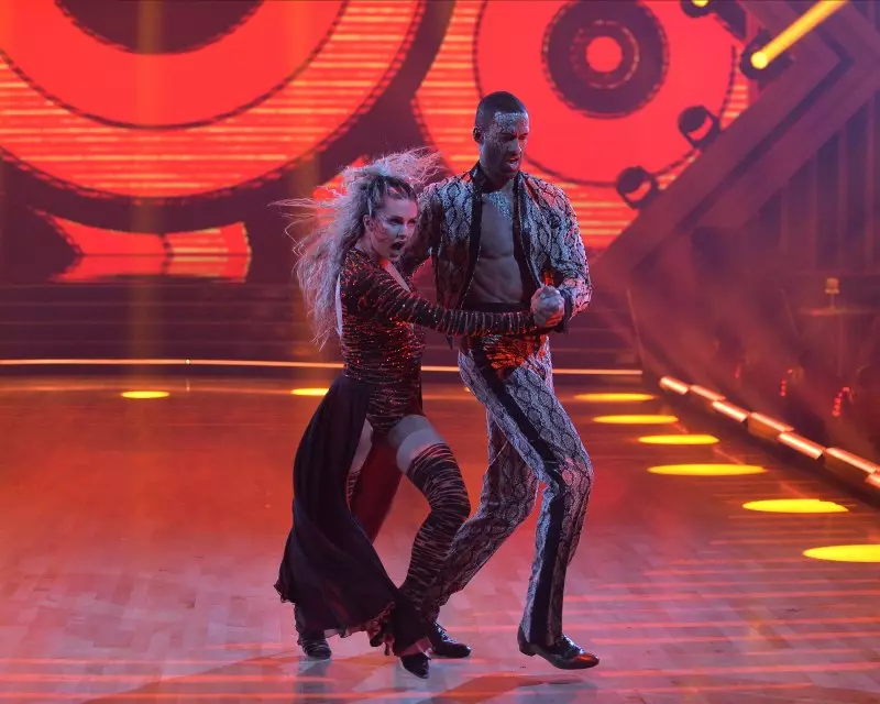 Wie ging naar huis op DWTS LINDSAY ARNOLD, MATT JAMES