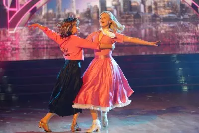 DWTS хувцаснууд ЖЕННА ЖОНСОН, ЖОЖО СИВА