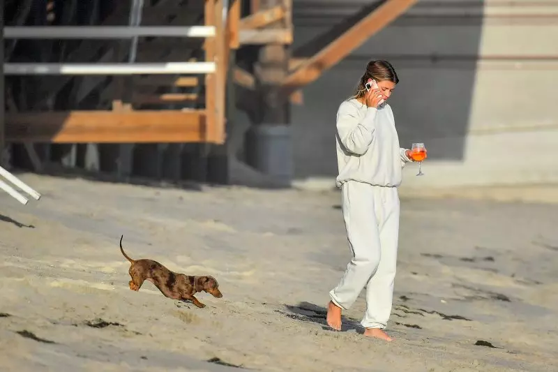 sofia-richie-scott-disick-malibu-beach-hershula-quarantine