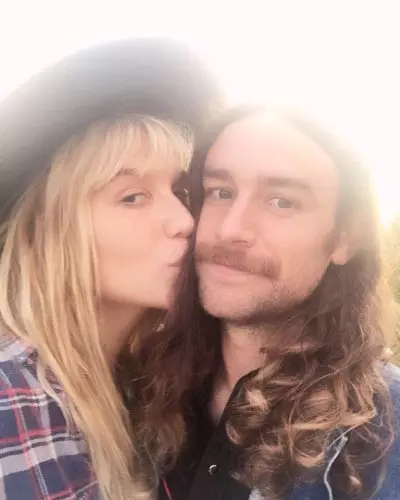 Kesha ve erkek arkadaşı Brad Ashenfelter Selfie