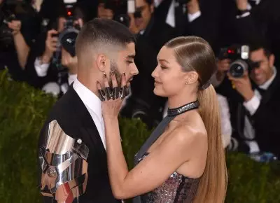 Gigi Hadid, Met Gala'da Erkek Arkadaşı Zayn Malik'in Yüzünü Tuttu