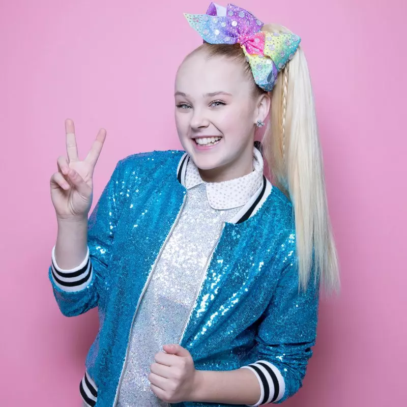 Jojo Siwa zegt dat ze 'nooit zo gelukkig is geweest' sinds ze uit de kast is gekomen: 'Er is zoveel liefde'