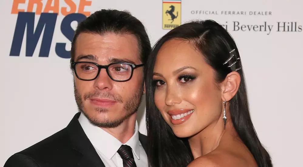 Hvem er Cheryl Burke forlovet med? Matthew Lawrence var din hjerteknuser fra 90'erne