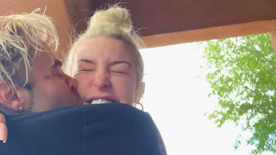 mod-sun-tana-mongeau-pda-kissing-without-you