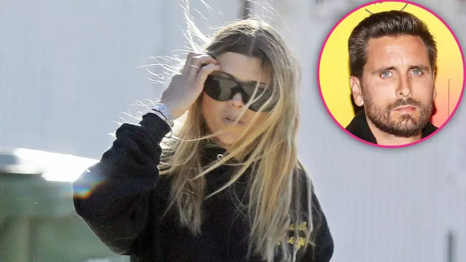 Sofia Richie vandrar med vänner som följer Scott Disick och lämnar Rehab