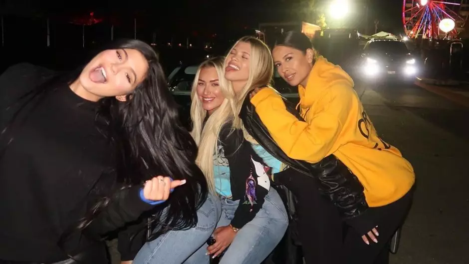 Sofia Richie, Kylie Jenner, Stassie Karanikolaou, Victoria Villarroel en Yris Palmer by Travis Scott se Astroworld-fees in Houston