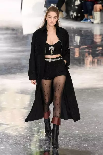 Gigi Hadid Moimana o Tsamaea ka Chanel Fashion Show