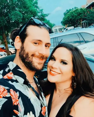 Chase Severino နှင့် Whitney Way Thore