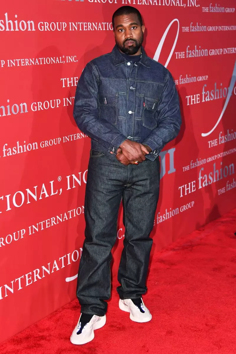 Kanye West akapfeka Blue Shirt paRed Carpet