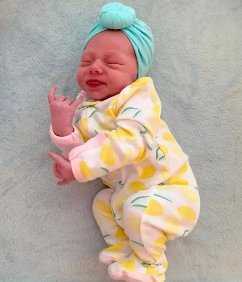 Foto bayi presley anak perempuan Jenna Cooper