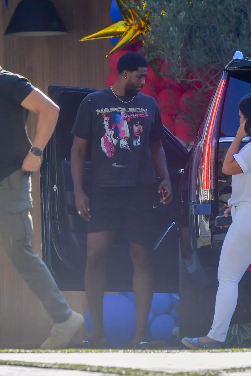 Η khloe-kardashian-attends-tristan-thompson-fourth-of-july-party