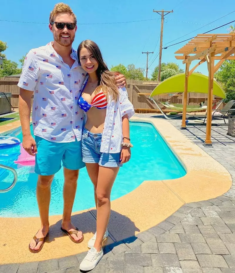 Bachelor Peter Weber naKelley Flanagan Pose Poolside