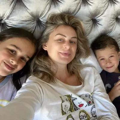 Lala Kent gyda Randall Emmett's Daughters London a Rylee After Deleting Photos