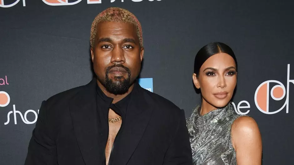 Kim Kardashian thiab Kanye West saib kev hlub heev thaum nrog lawv cov menyuam