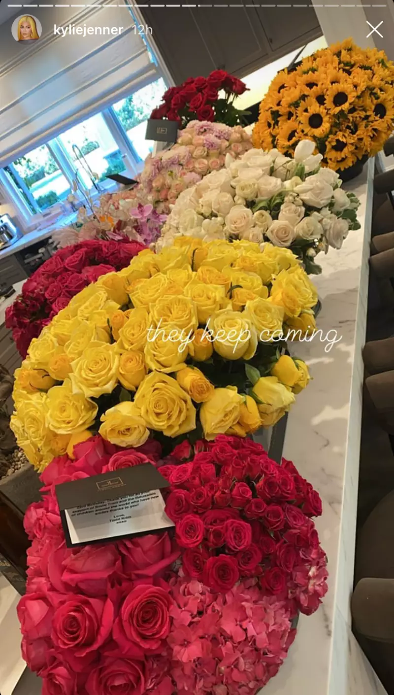 kylie-jenner-flores-de-23-aniversario