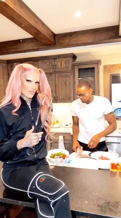 Jeffree Star Masak Kanthi Pacar Dikabarake Andre Mahold Ing Mantan Drama