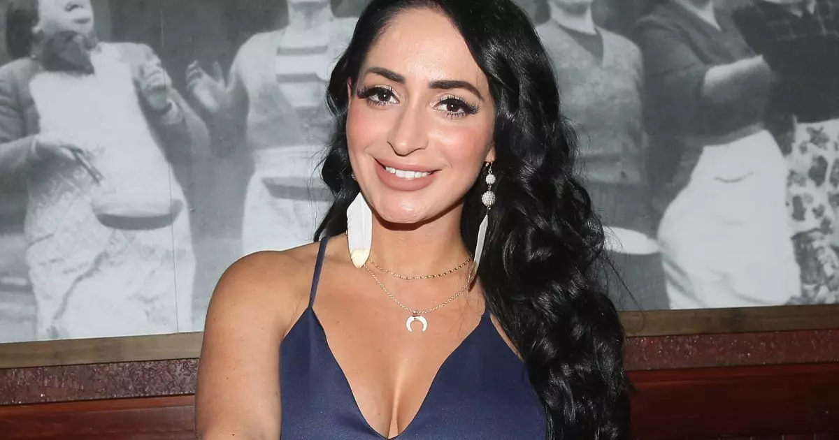 Lábios de Angelina Jersey Shore: detalhes sobre sua cirurgia plástica e trabalho de mama