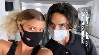 Sofia Richie သည် Scott Disick၊ Reps Talentless ကို ထောက်ခံသည်။