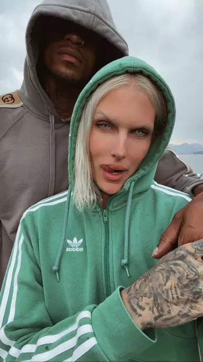Jeffree Star agus a bhuachaill Andre Marhold