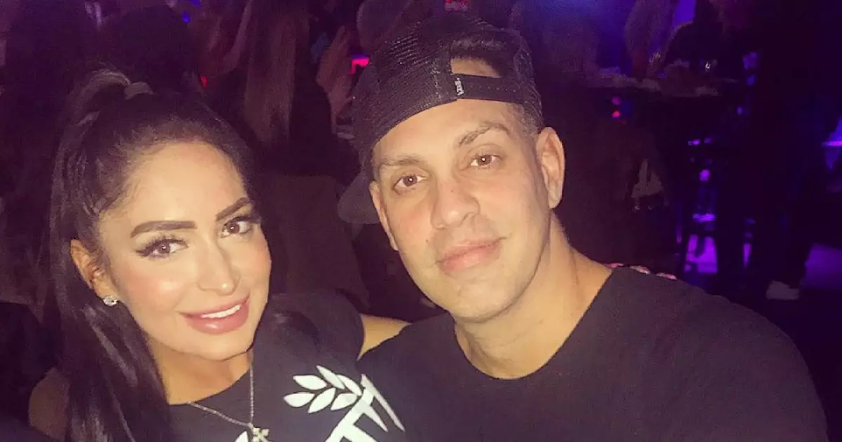 L'estrella de 'Jersey Shore' Angelina Pivarnick es casa amb Chris Larangeira