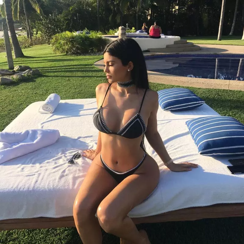 Kylie Jenners ikonischste Bikini-Momente im Laufe der Jahre: Siehe Fotos ihrer sexy Badeanzug-Looks