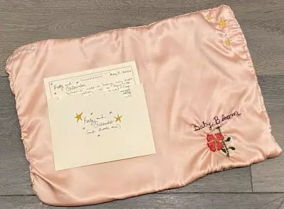 Taylor Swift sender Katy Perry et tæppe til babydatteren Daisy Dove