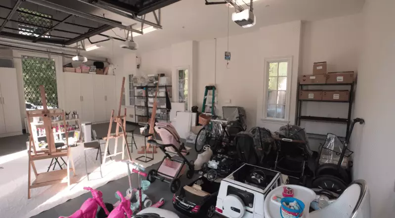 hloe Kardashian su 'The Home Edit': Garage Makeover Photos 2