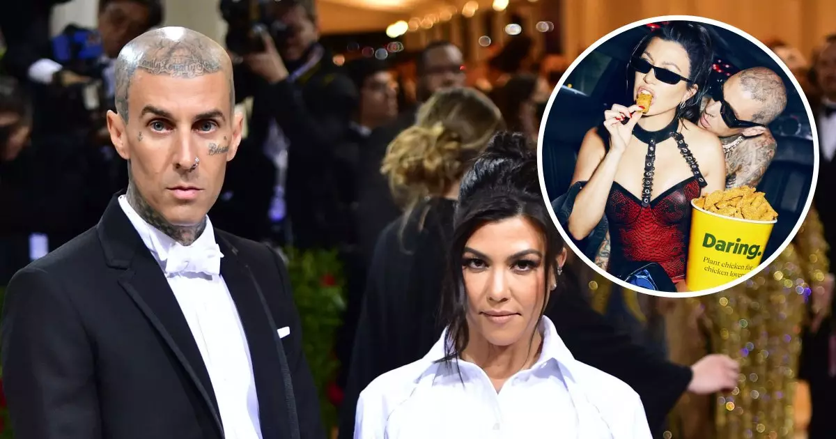 Kourtney Kardashian, Travis Barker PDA σε Vegan Ad: Φωτογραφίες