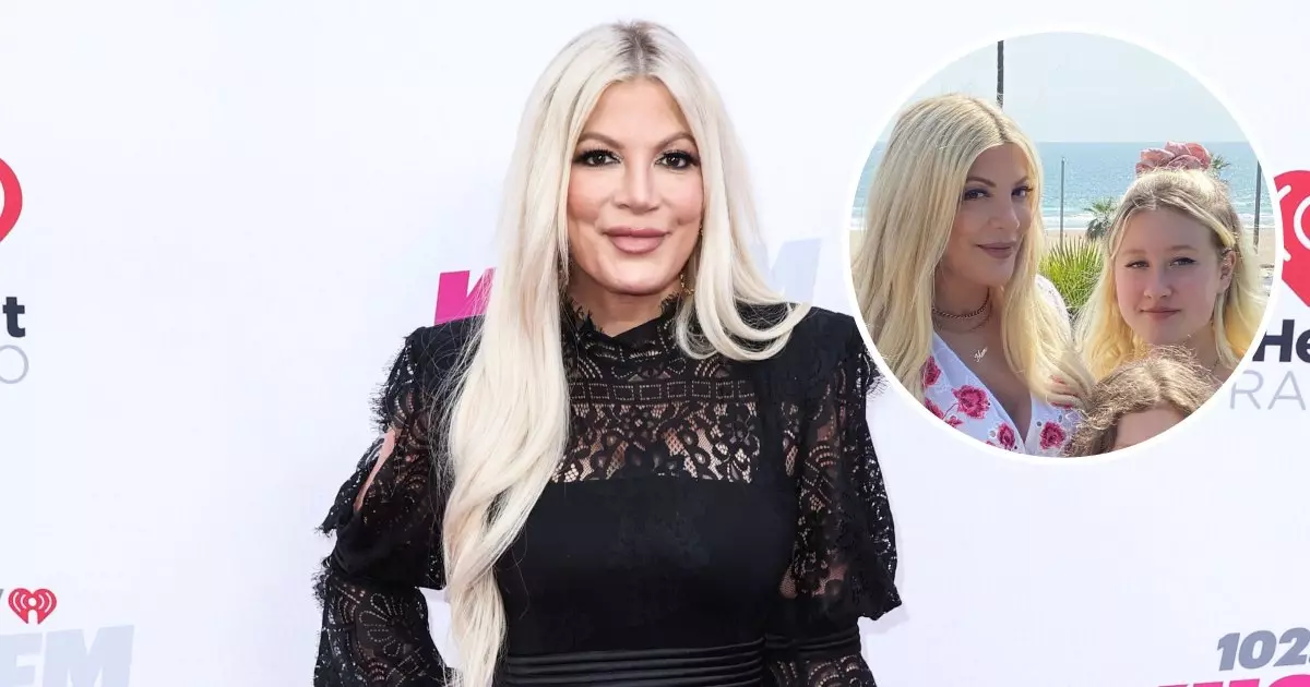 E Fa'apei le afafine o Tori Spelling Stella McDermott i le asō