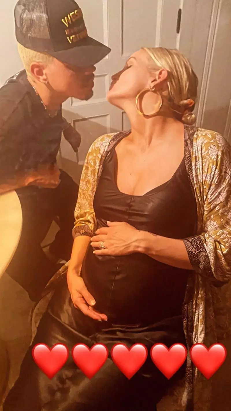 ashlee-simpson-baby-bump