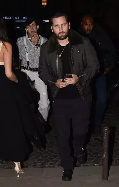 Scott Disick meni, da je Kourtney Kardashian 'tista, ki je pobegnila' po njeni poroki s Travisom Barkerjem