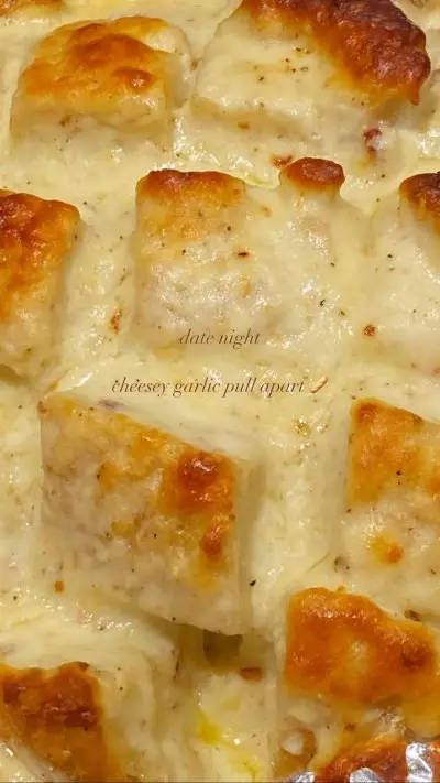 Gigi Hadid û Zayn Malik Date Night Cheesy Garlic Pull Apart Bread