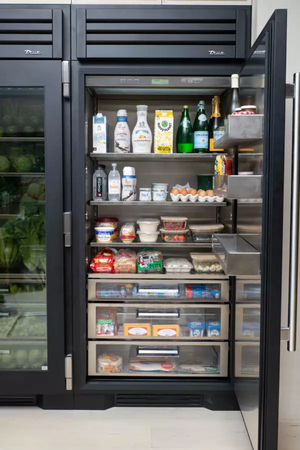 Svěží a uspořádané! Podívejte se, co je uvnitř nedotčené lednice a mrazničky Kris Jenner s její prohlídkou