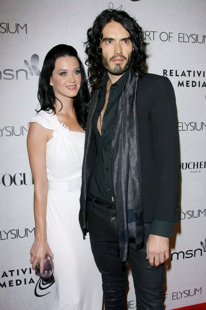 Ulugali'i Ta'uta'ua e aunoa ma se fa'atama'i a'o le'i fa'aipoipo Katy Perry Russell Brand