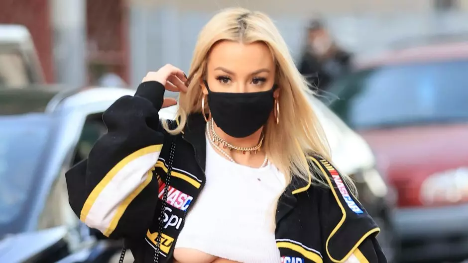 tana-mongeau-underboob-toned-abs-out-in-Los-Anjeles
