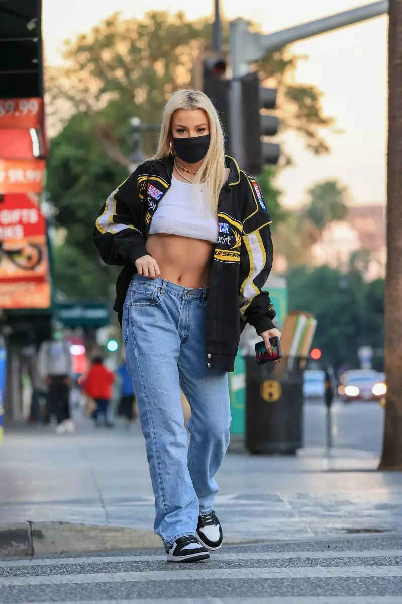 tana-mongeau-underboob-toned-abs-out-in-los-angeles |