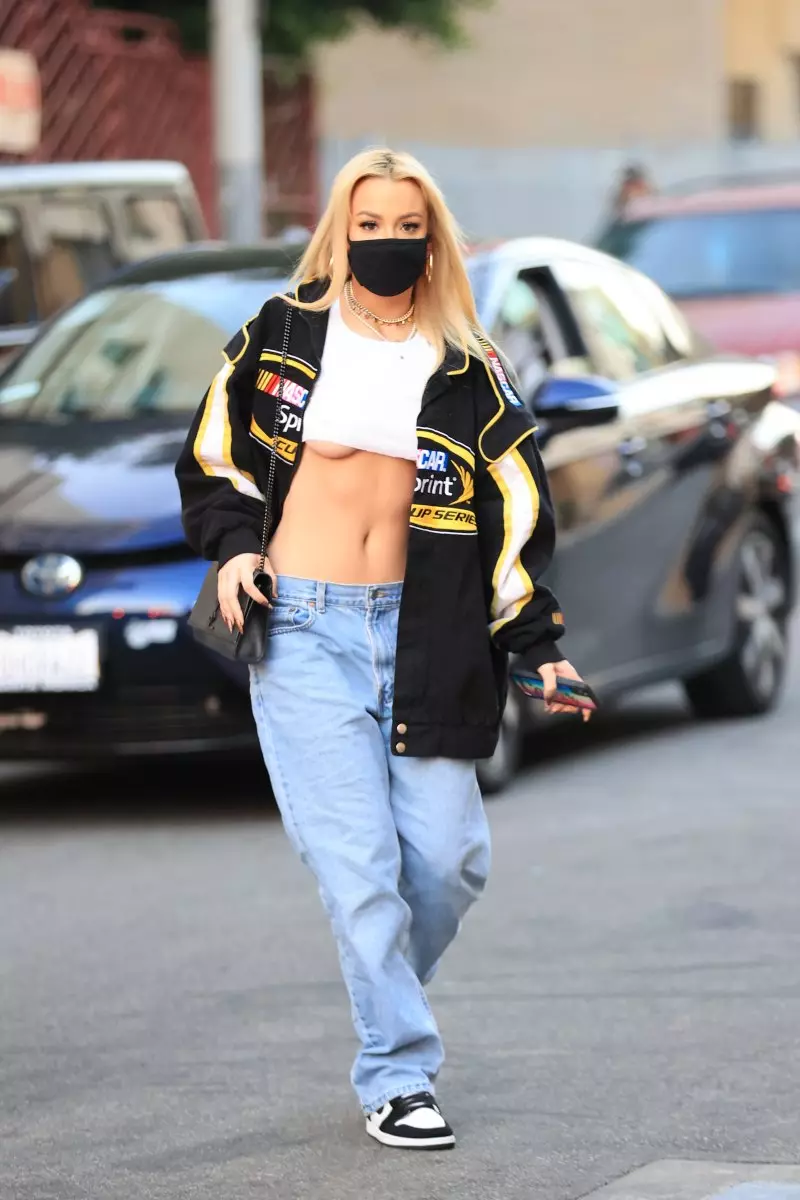 tana-mongeau-underboob-toned-abs-out-in-los-angeles