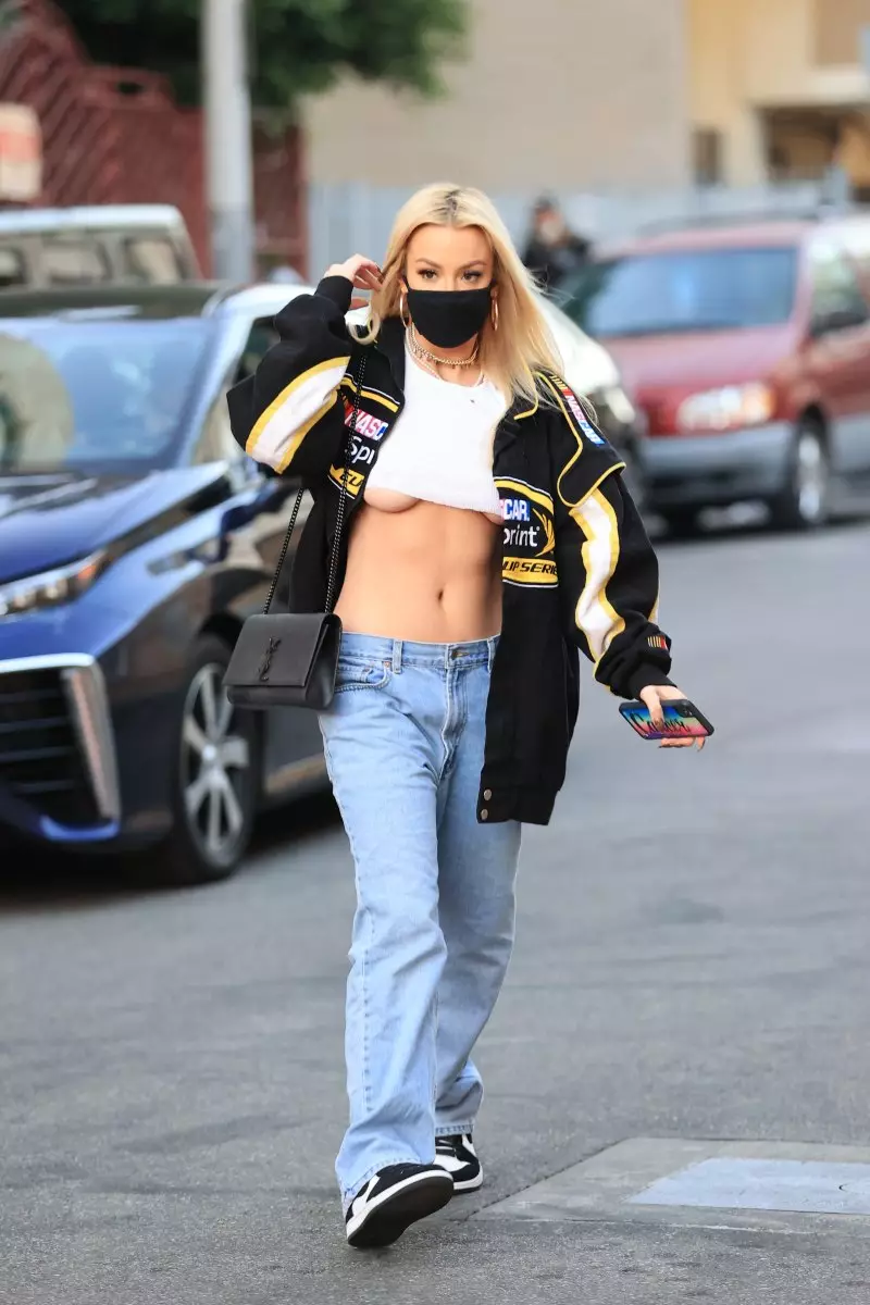 tana-mongeau-underboob-ton-abs-out-in-los-angeles