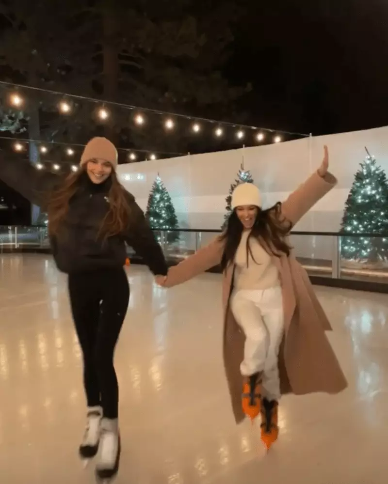 U-Kendall Jenner 'Usindise' u-Kourtney Kardashian Ngenkathi E-Ice Skating: 'Uma Ngehla, Wehla'