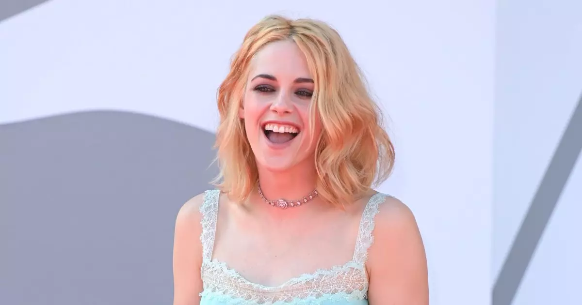 Kristen Stewart o ile a lebeletsana ka lekunutu 'Likhoeli Tse Fetileng' le Dylan Meyer