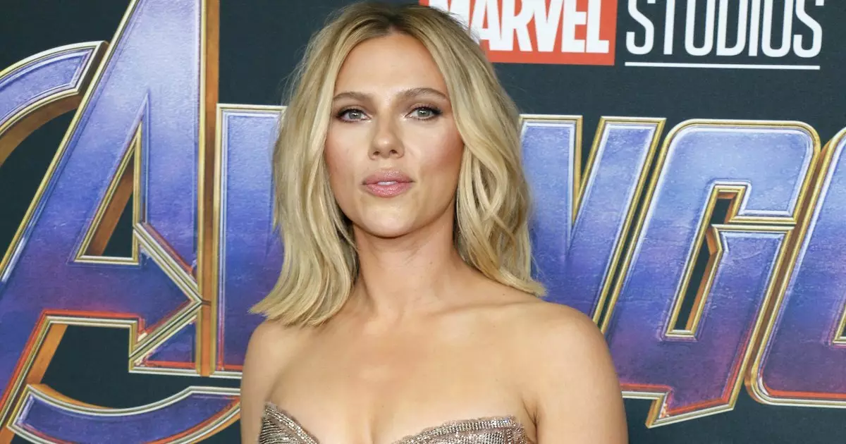 Hanes Dyddio Scarlett Johansson: Cyn-gariadon a Gwŷr