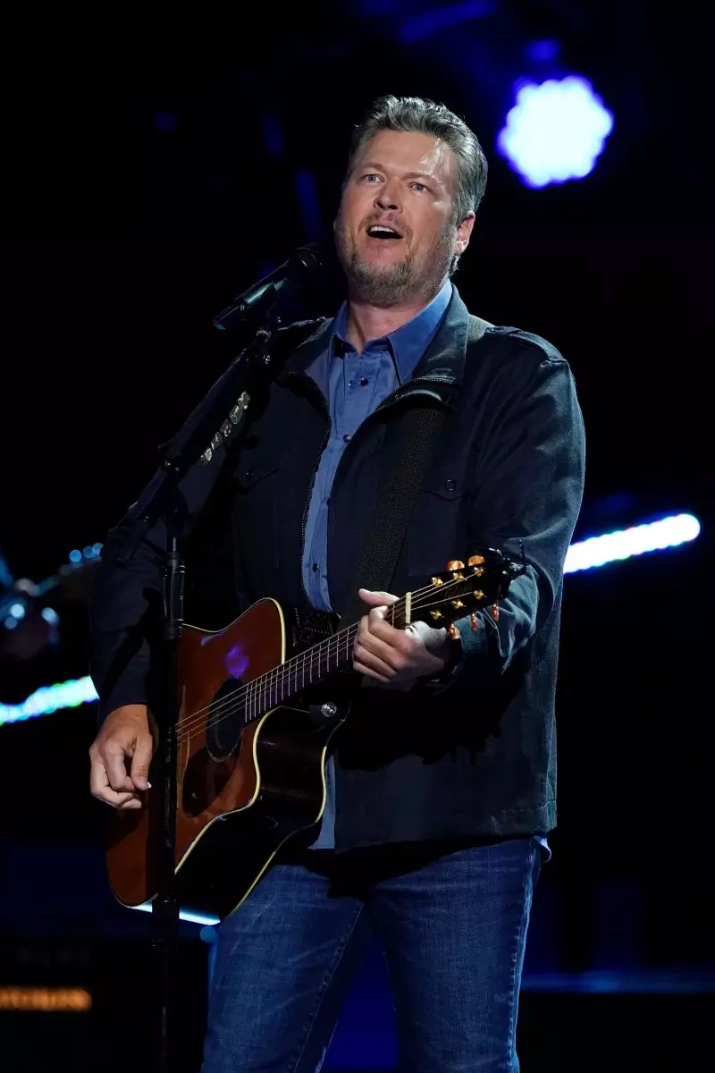 Ferneamden dy't 3 of mear kearen troud west hawwe Blake Shelton