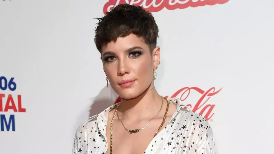 Halsey anachumbiana na nani? Picha ya Instagram ya Halsey na mtu wa ajabu