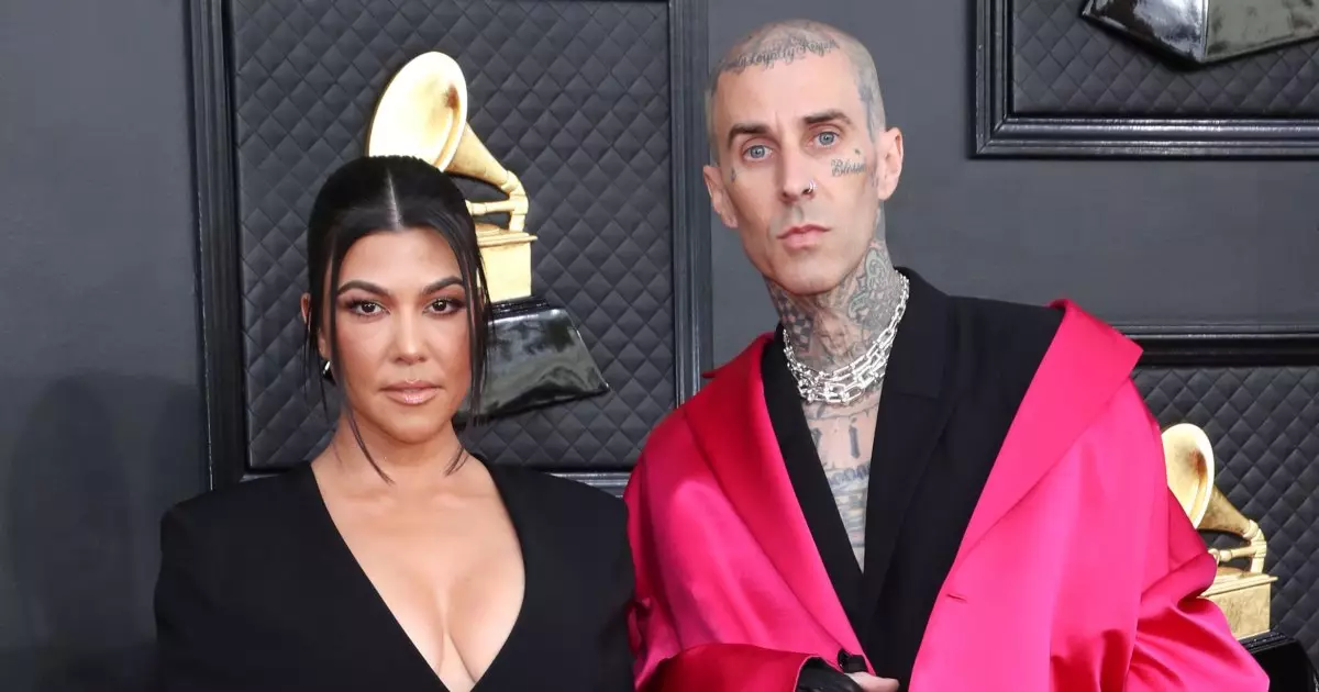 Kourtney Kardashian e Travis Barker son sometidos a unha limpeza sexual en medio de FIV